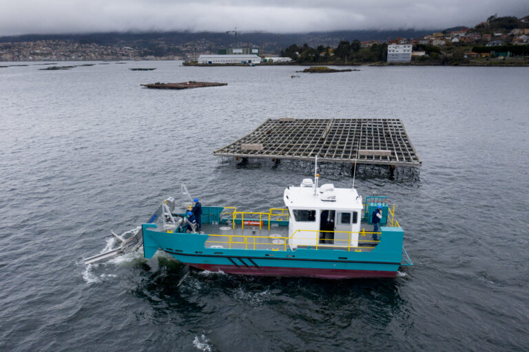 Oil Spill Recovery Vessels for the Panama Channel | Aister