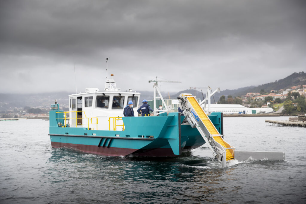 Oil Spill Recovery Vessels for the Panama Channel | Aister