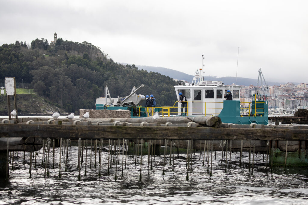 Oil Spill Recovery Vessels for the Panama Channel | Aister