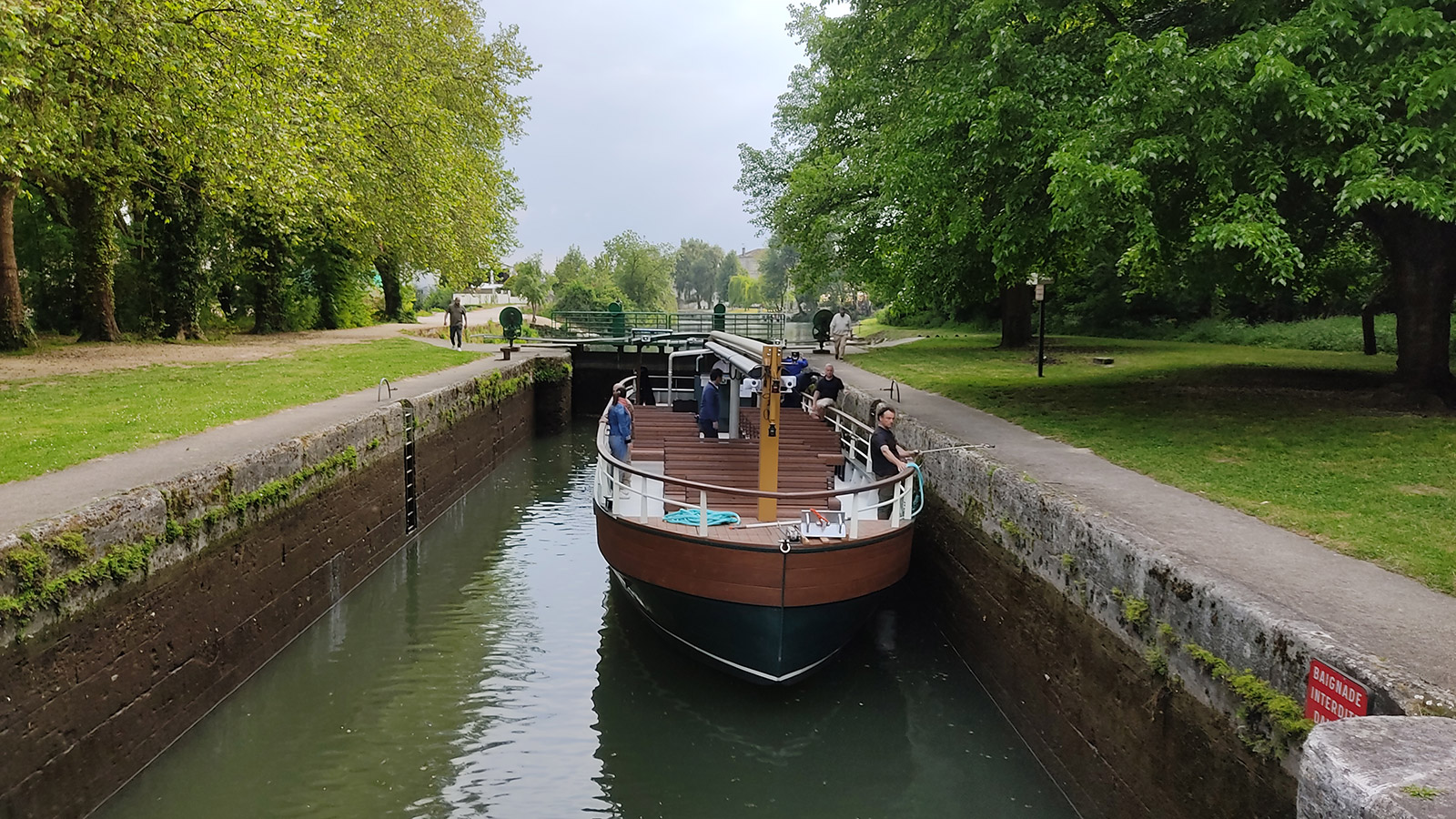 Hybrid barges for river tourism | Aister
